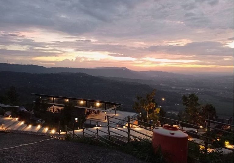 Obelix Hills Jogja, Harga Tiket dan Wahana April 2025 - Travelandword