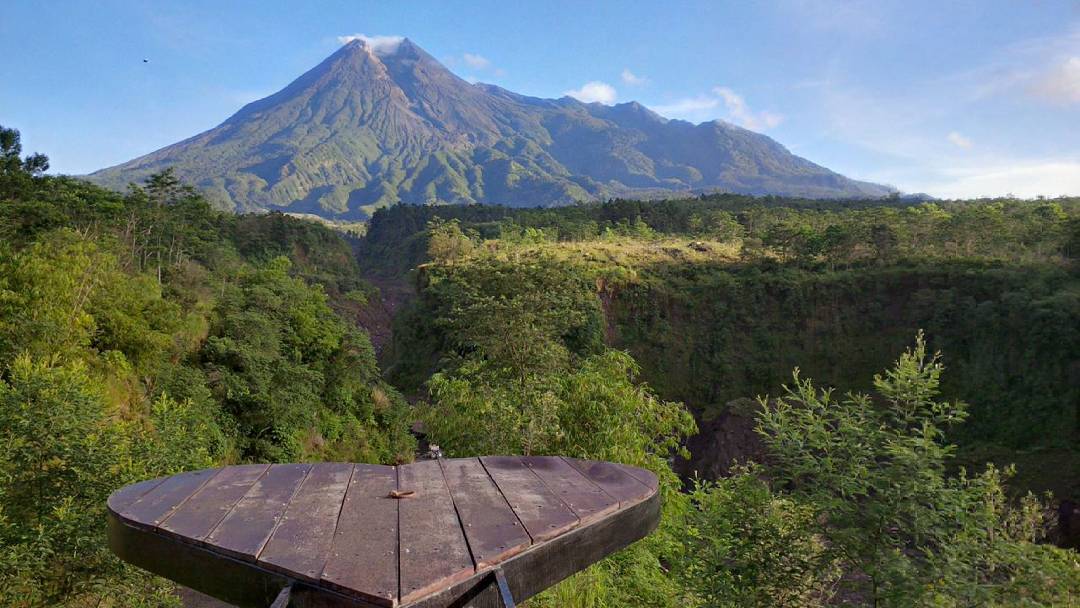 Batu Alien Merapi Jogja, Harga Tiket & Lokasi - Travelandword