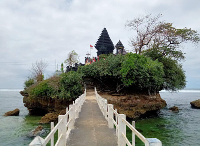 Pantai Balekambang Malang, Harga Tiket & Daya Tarik 2025 - Travelandword