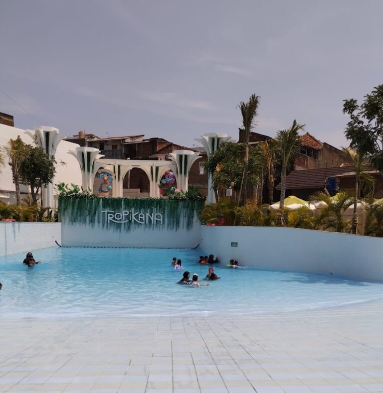 Tropikana Waterpark Garut, Ini Harga Tiket Masuk Terbaru - Travelandword