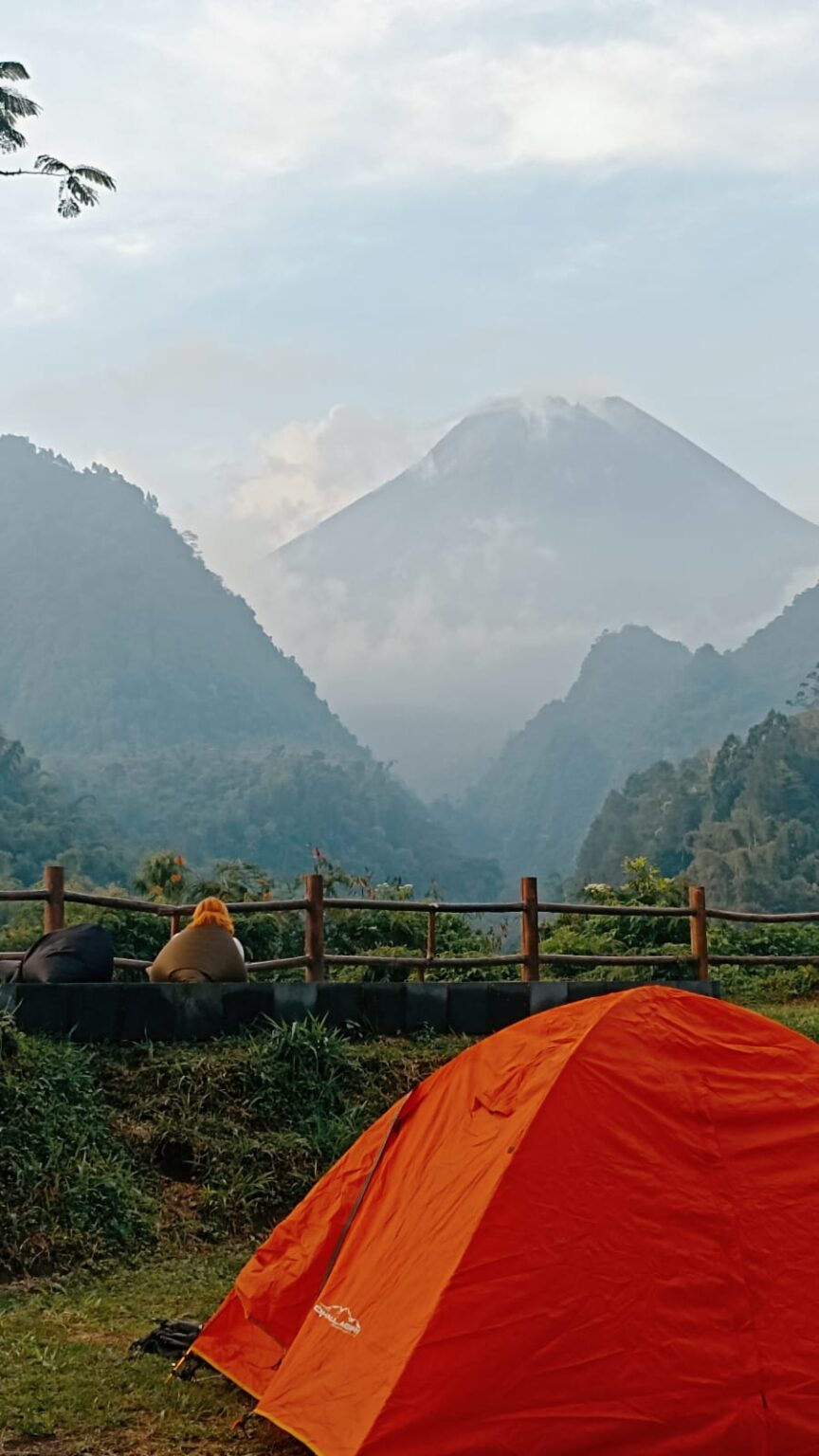 14 Tempat Camping di Yogyakarta di Kaki Gunung, Waduk hingga Pantai ...